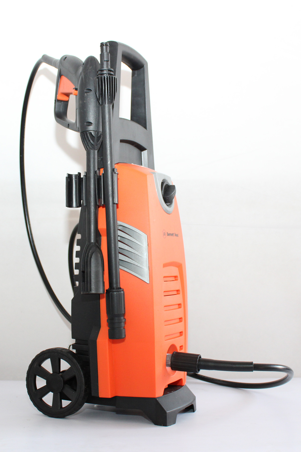 [ NEW ] BENNET READ – Pressure Spray Gun - Extreme Finds